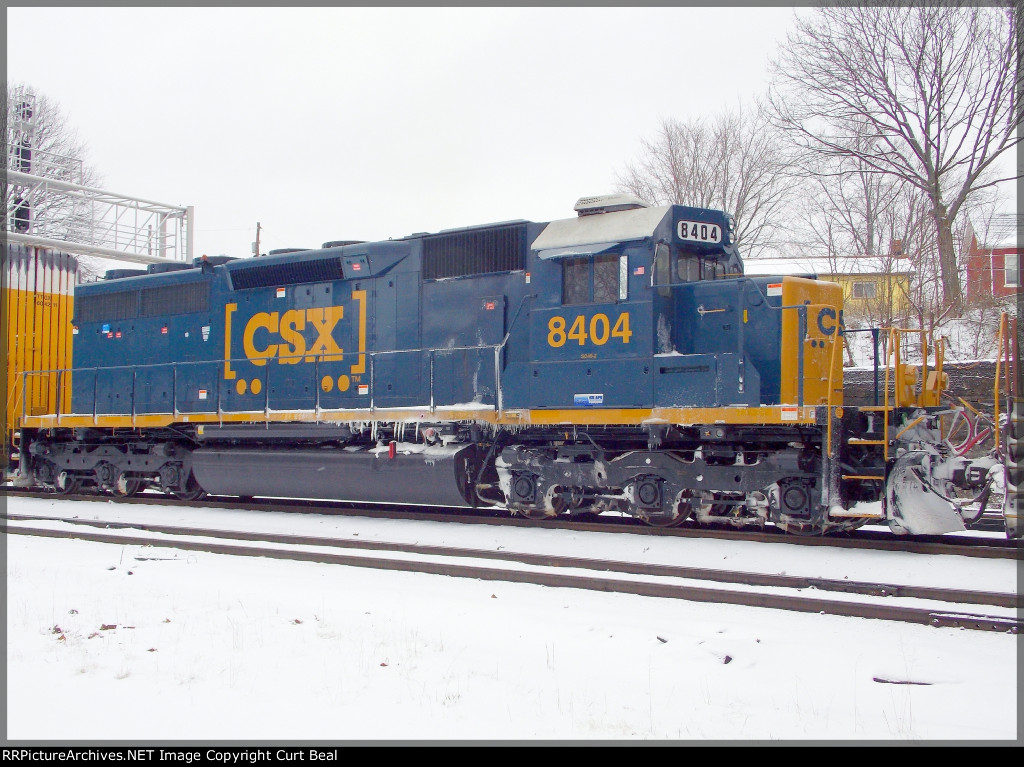 CSX 8404 (engineer's side)